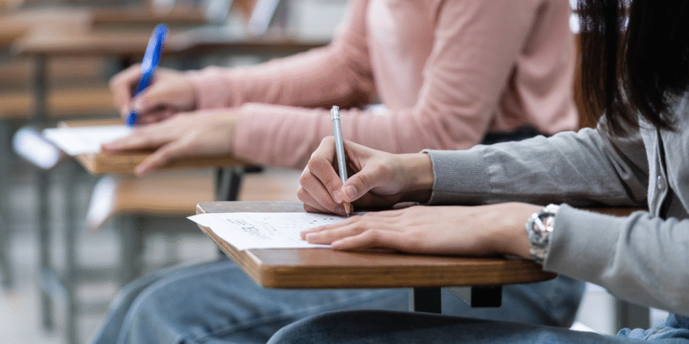 DELE Escolar B2/C1: Todo sobre el examen y preparación - Arantza Ariño ...